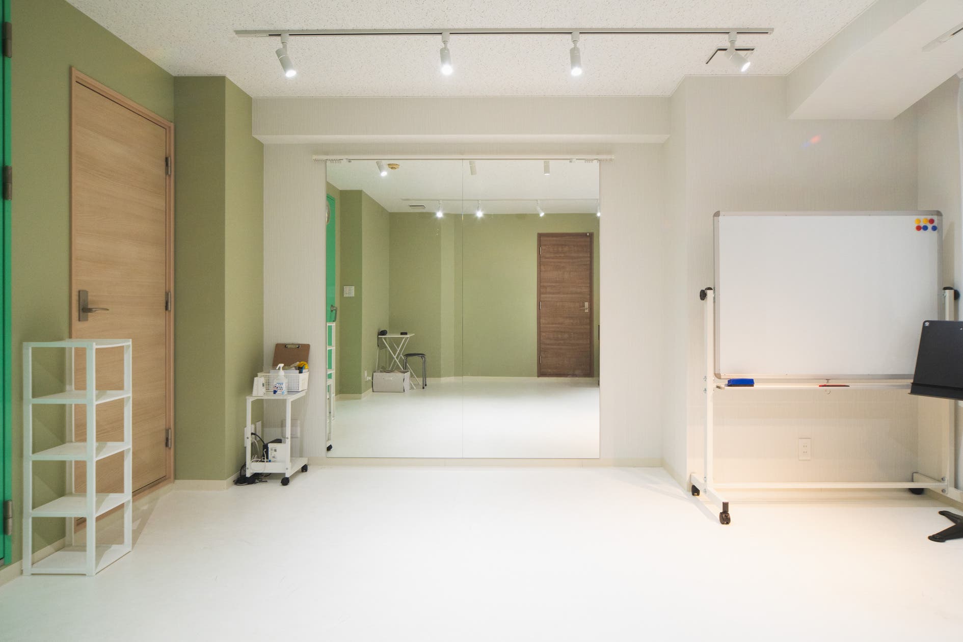 三軒茶屋5分　24時間使える防音室　ダンス・音楽スタジオ　サロン・会議室利用も可の写真1