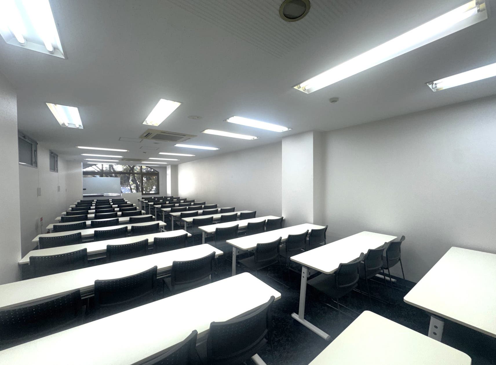 渋谷駅徒歩1分｜最大150名収容｜企業研修・セミナー・会社説明会に最適な大型会場の写真2