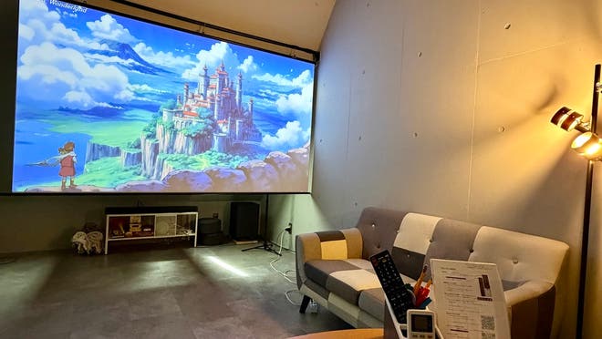 中野駅7分|ブロードウェイすぐ🎉映画鑑賞・推し活🎬完全個室シアター|大画面プロジェクター|飲食OK&カフェコーナーの写真1