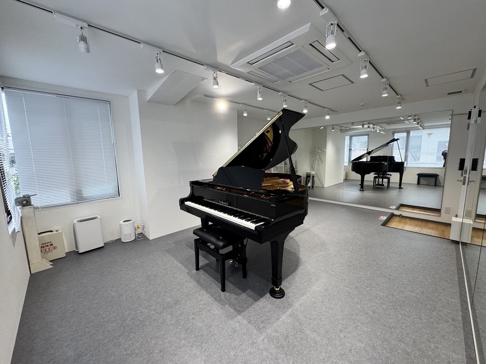 【大倉山駅徒歩1分】24.03㎡/グランドピアノ（YAMAHA C3E）常設の音楽スタジオ（ルービー大倉山 room4）の写真1