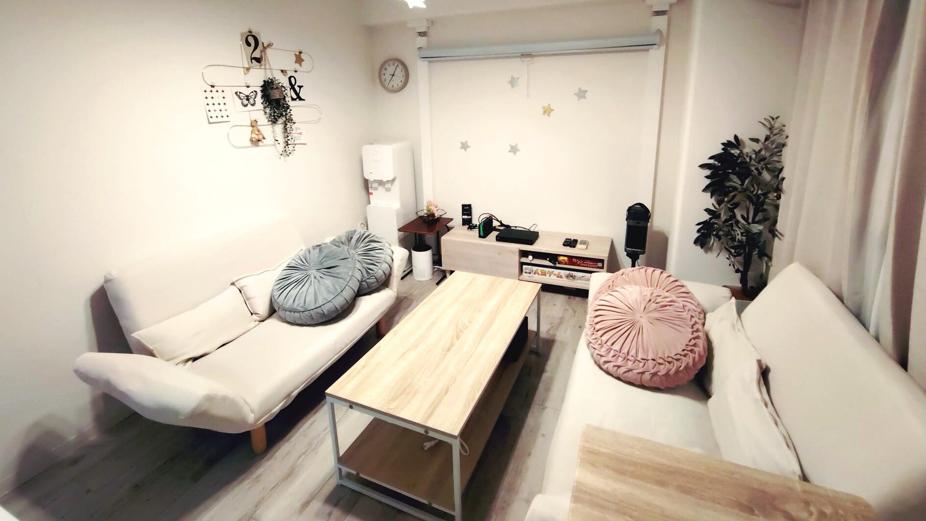 【大人気おしゃべりスペース】静かな角部屋♪プロジェクターで動画＆ゲームを楽しもう！の写真1