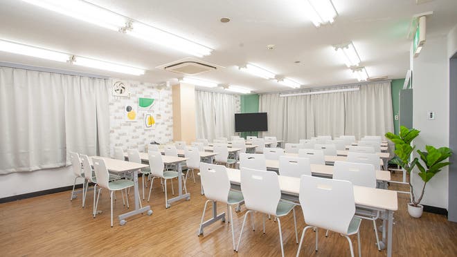 目黒駅徒歩3分!/最大50名/広々65㎡/建物前に喫煙所!土足利用可/会議/セミナー/面接/懇親会/ボードゲーム/飲食お酒可!の写真1