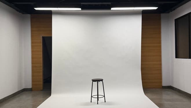 白バック撮影スタジオ3Fの写真1