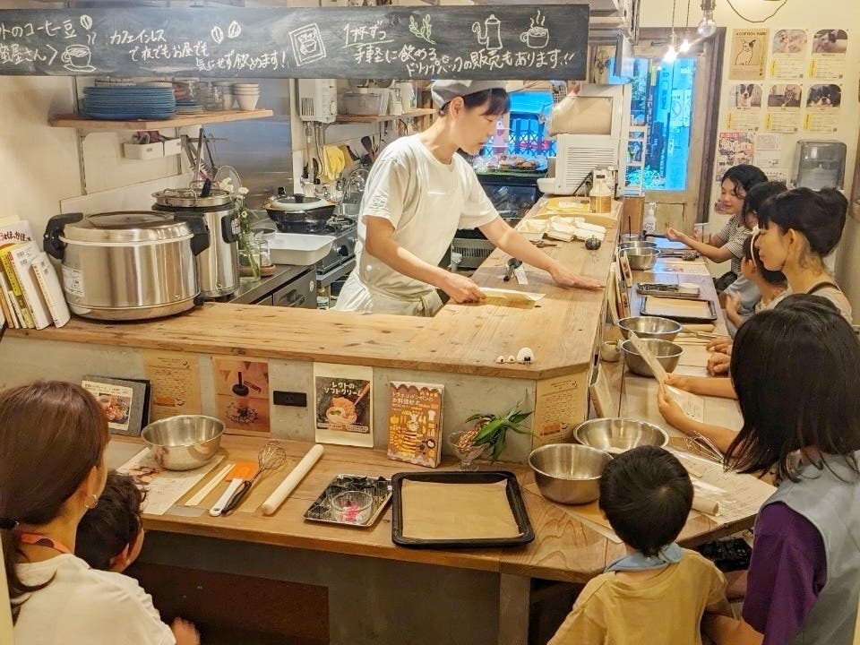 【高円寺駅5分】カウンターだけの小さなカフェ｜撮影・ロケ・貸切・ポップアップの写真1