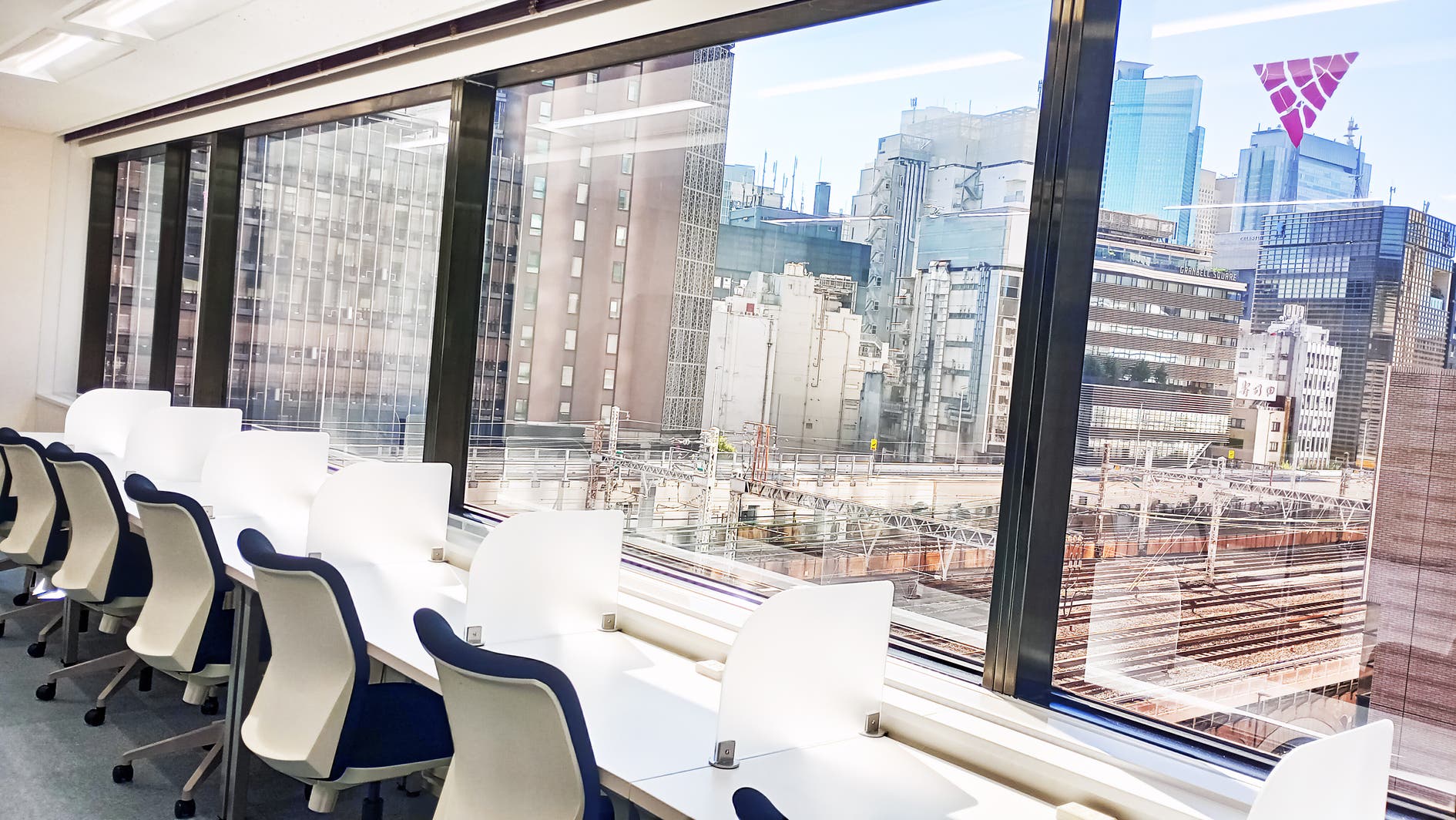 ⭐️日比谷駅徒歩3分⭐️スタッフ常駐で安心してご利用いただけます✨Wi-Fi有り　Googleレビューで「１回無料券」プレゼントの写真2