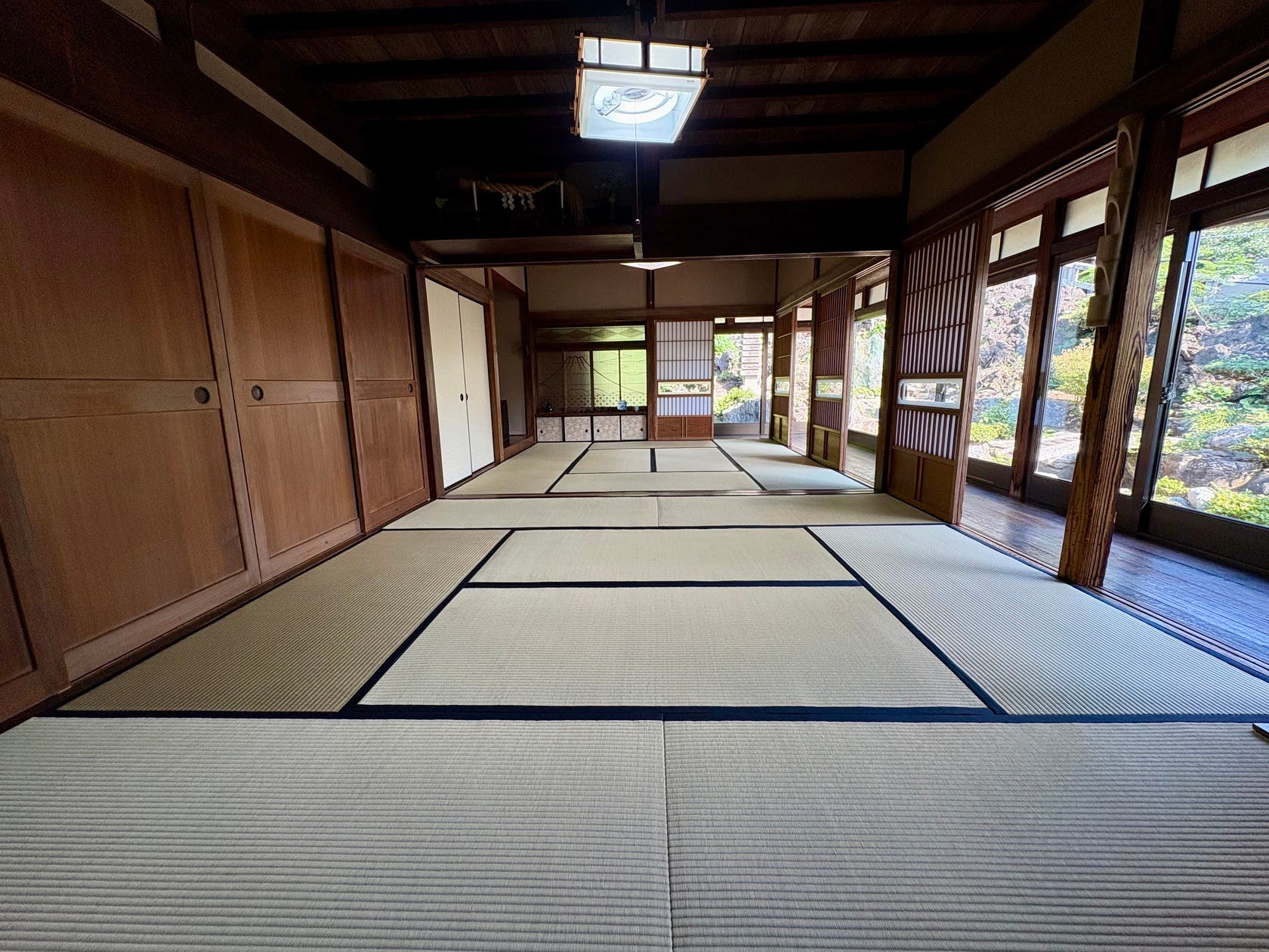 ■無料駐車場あり■築100年の【ちとせの平屋】｜約75㎡の和空間と庭がつくる静かな世界に、優しく差し込む自然光。の写真1