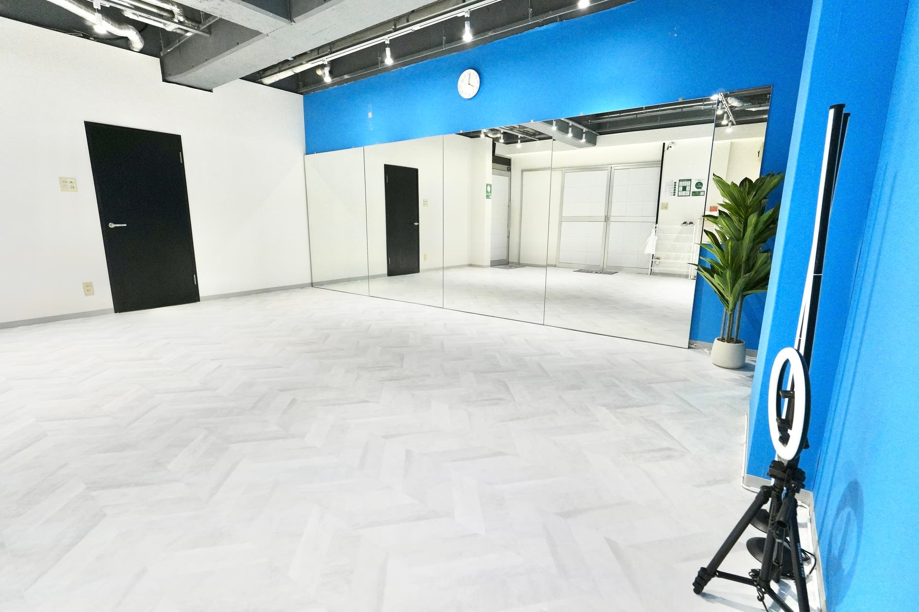 ★NEWOPEN★町田駅6分｜地域最安値スタジオ｜ダンス・ヨガ・ピラティス等｜鏡4.8M｜レッスン利用可｜無料備品多数の写真1