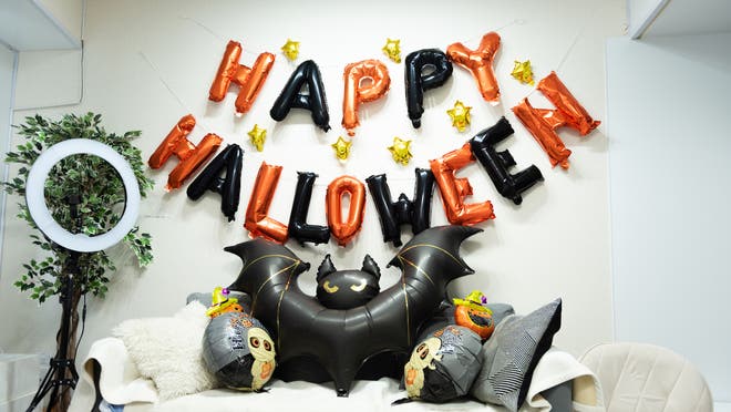 ハロウィン飾付中【広々スペース】名古屋伏見駅徒歩5分✨24時間営業💗高速Wifi💫ゴミ捨て無料🗑️の写真1