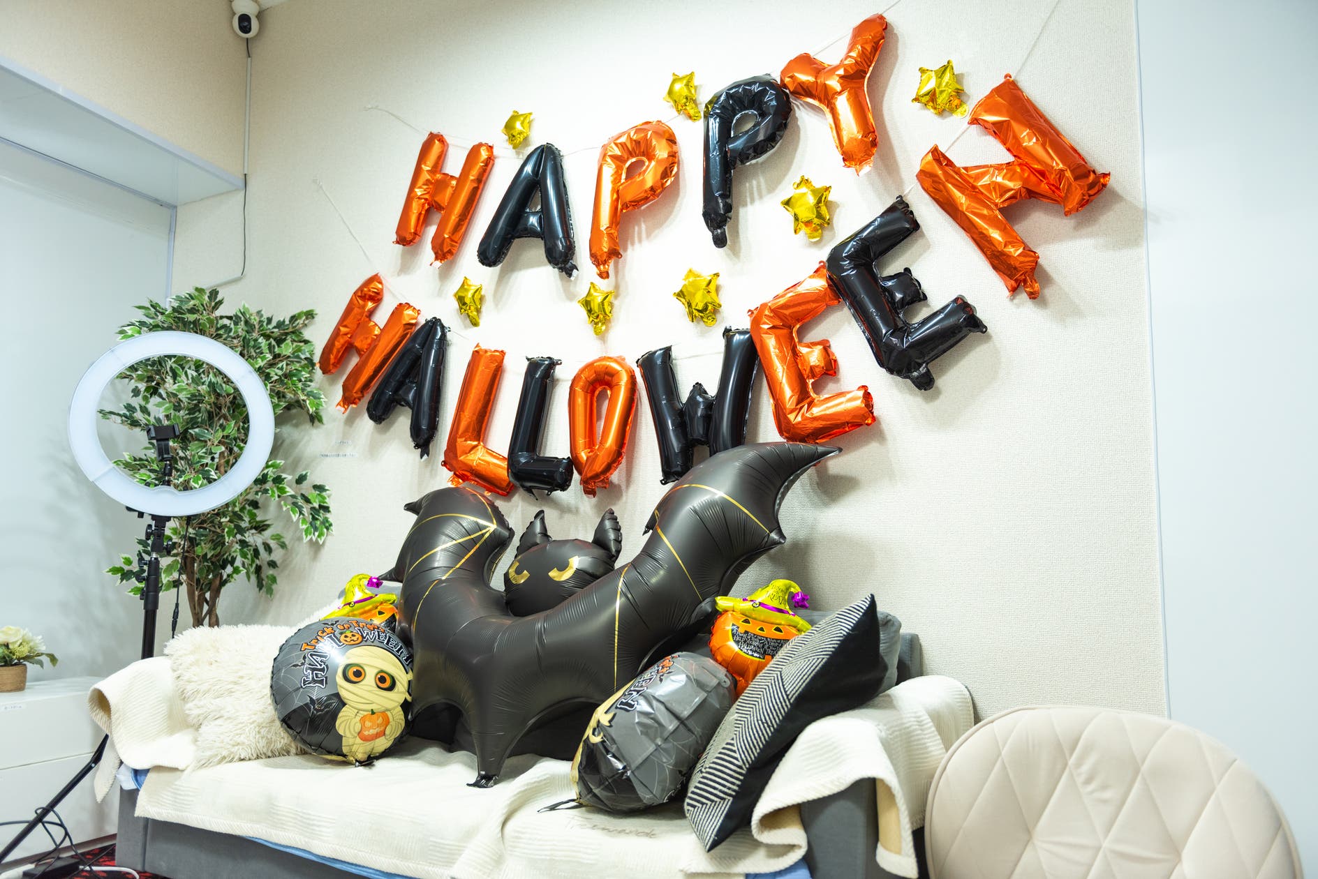 ハロウィン飾付中【広々スペース】名古屋伏見駅徒歩5分✨24時間営業💗高速Wifi💫ゴミ捨て無料🗑️の写真2