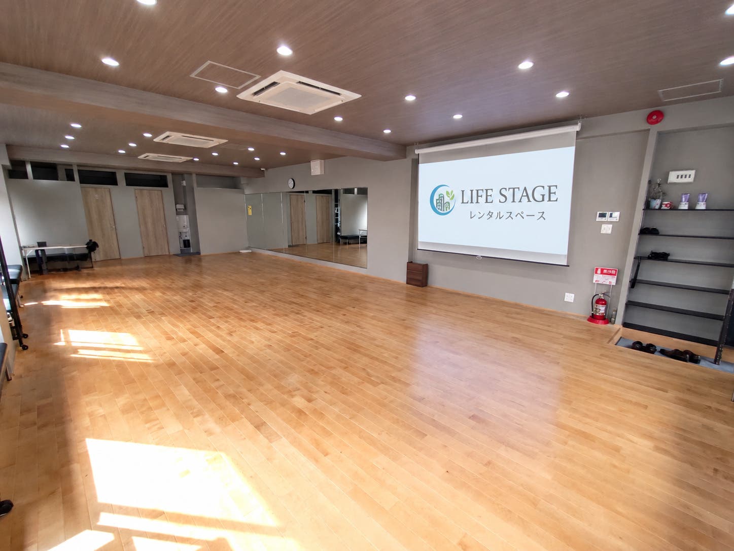 六甲駅1分🚅103㎡広々ダンススタジオ💃大型ミラー有｜10～30名対応｜更衣室有｜ヨガマット・ゴミ処理無料✨の写真1