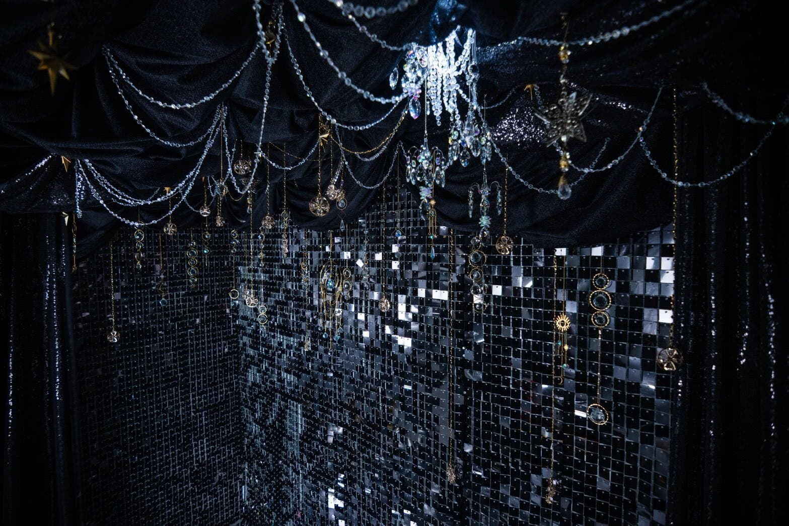 【中野店B号室】中野駅9分｜自然光溢れるデザイナーズハウススタジオ｜🖤ブラックギラギラ🍬ポップキュート🪞ミラーの写真1