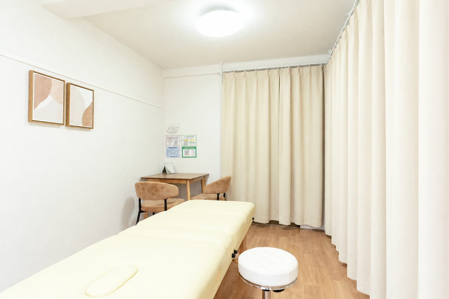 【八王子駅2分】✨ベッド周りにゆとりを確保💆‍♀️施術しやすい快適空間✨完全個室✨エステ・整体・マッサージに最適･備品無料の写真2