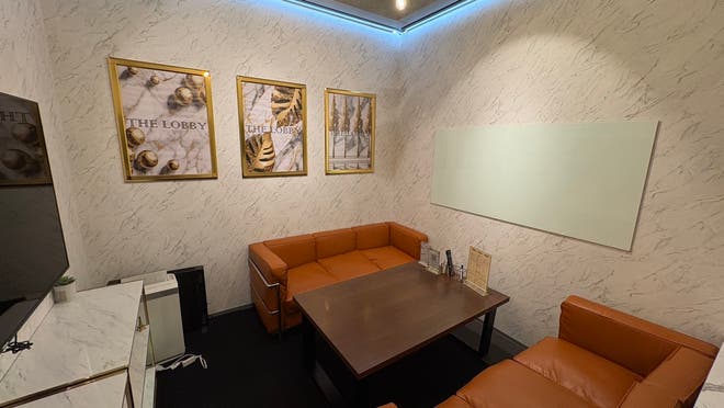 【THELOBBY六番町】RoomWHITE(応接・6名様まで)の写真1