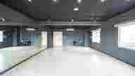 ◆平塚駅5分◆47㎡の広々空間|黒基調のスマートなスタジオ|ダンス・ヨガ・ストレッチなどに!の写真2