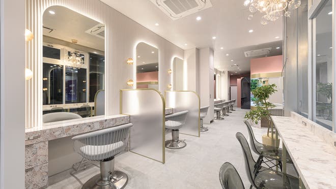 【EARTH 新宿御苑店】カットオープン席★大型サロンに併設されたレンタルサロン✂︎フリーランス/個人練習/美容業に最適♪の写真1