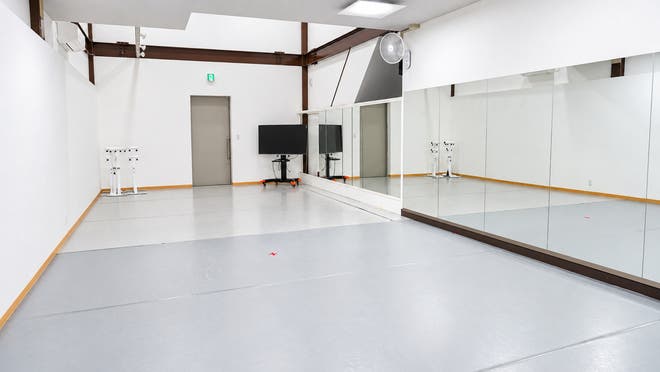 (約52㎡) バリアフリーな多機能スタジオ|ダンス・ヨガ・会議・動画配信に!!の写真1