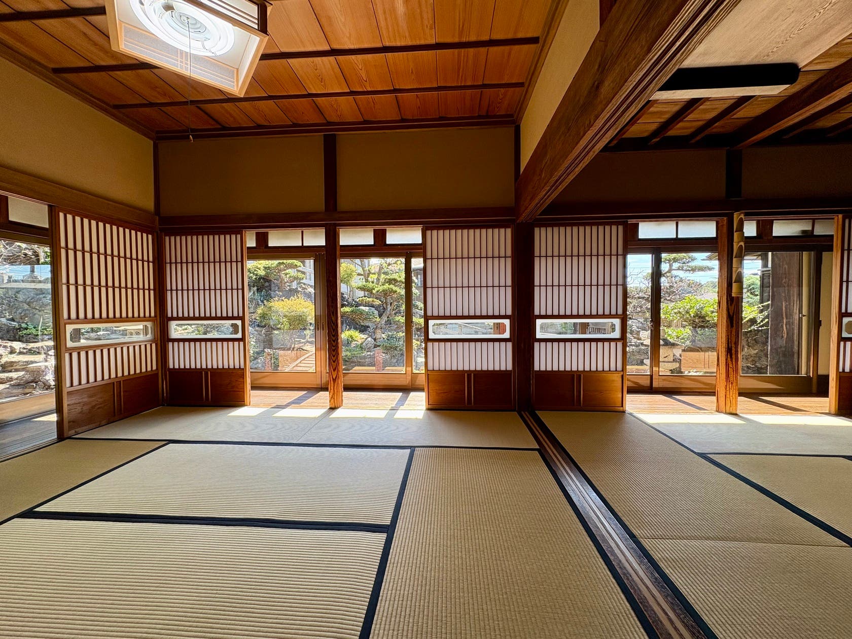 ■無料駐車場あり■築100年の【ちとせの平屋】｜約75㎡の和空間と庭がつくる静かな世界に、優しく差し込む自然光。の写真2