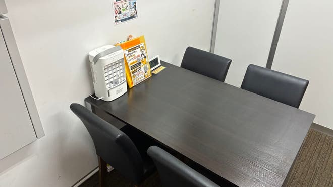 ✨期間限定!特別料金✨外苑前駅から徒歩1分✅当日予約可能!✅駅近&リーズナブル!✅シンプル会議室✅少人数での打ち合わせの写真1