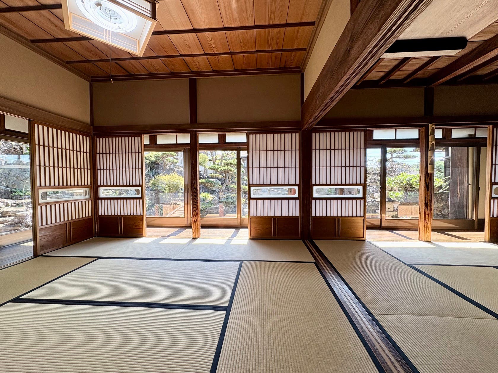 ■無料駐車場あり■築100年の【ちとせの平屋】｜約75㎡の和空間と庭がつくる静かな世界に、優しく差し込む自然光。の写真2