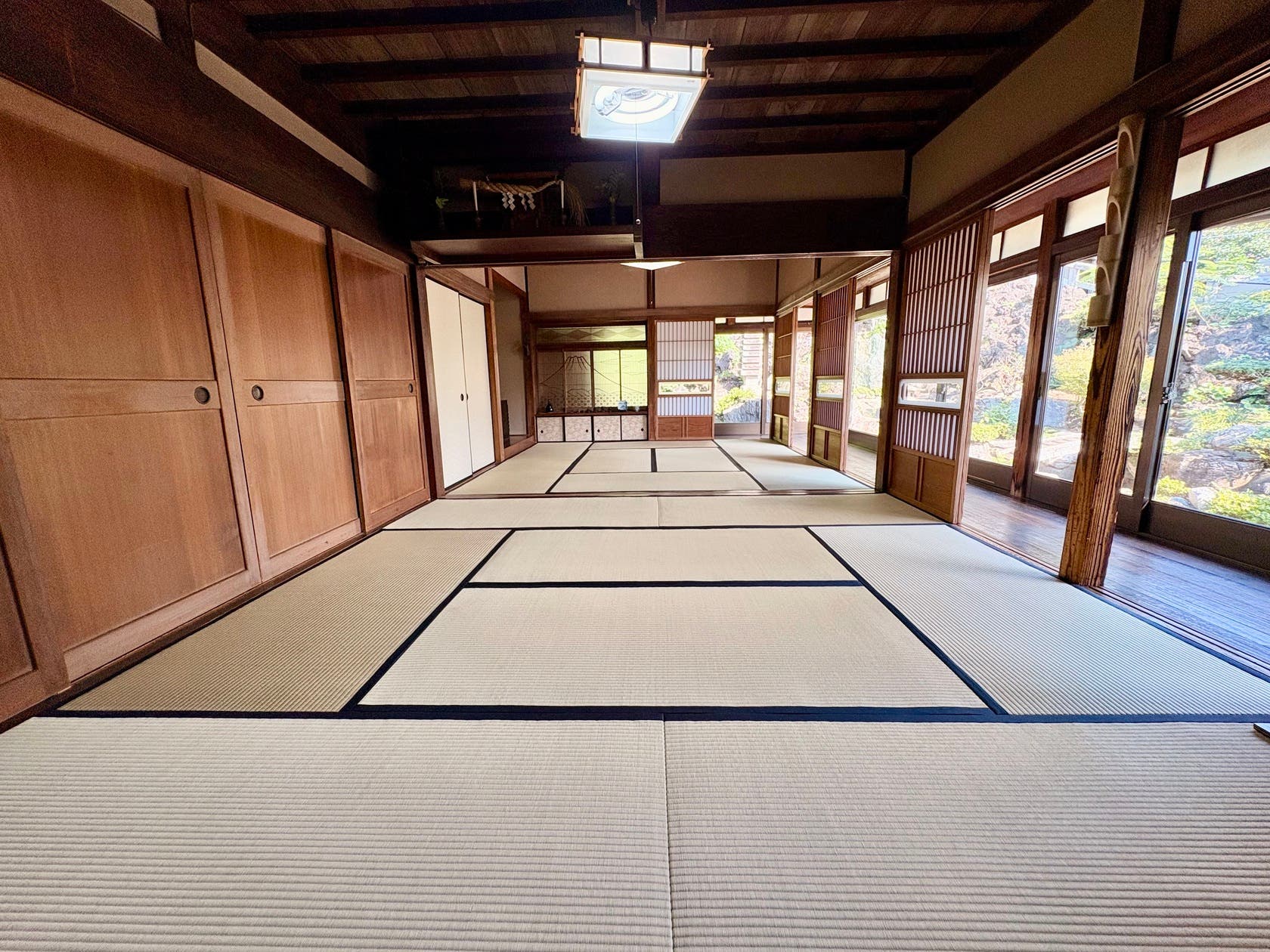 ■無料駐車場あり■築100年の【ちとせの平屋】｜約75㎡の和空間と庭がつくる静かな世界に、優しく差し込む自然光。の写真1