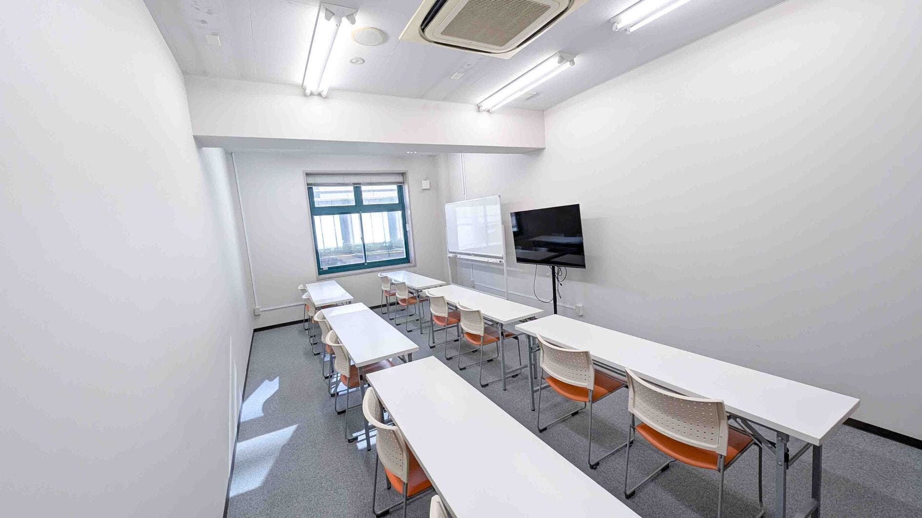 電車通り沿い・セブンイレブン紙屋町ビル  最大18名様　55inch液晶モニター・光WiFi無料！カンファレンス21　紙屋町3Aの写真1