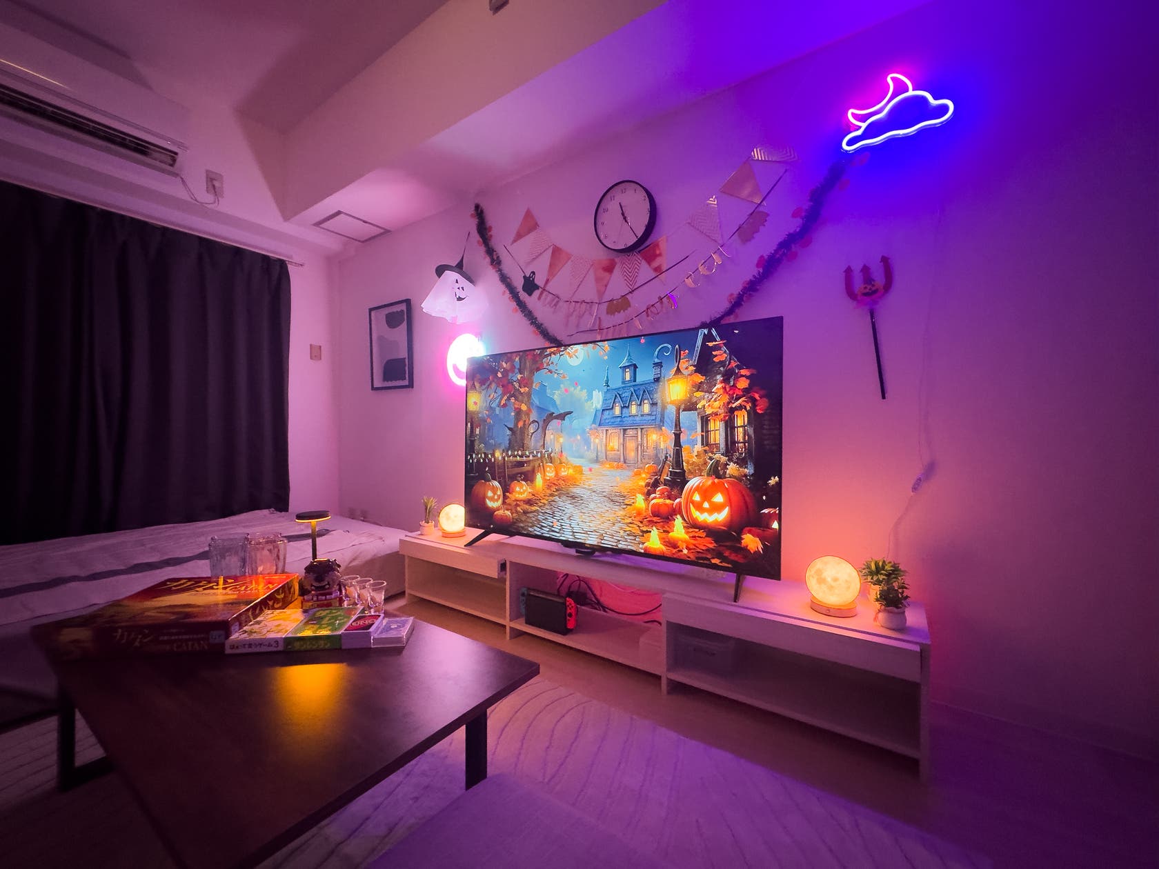 【恵比寿6分】ネオン×55型TVのチル部屋｜デート・映画・女子会の写真1