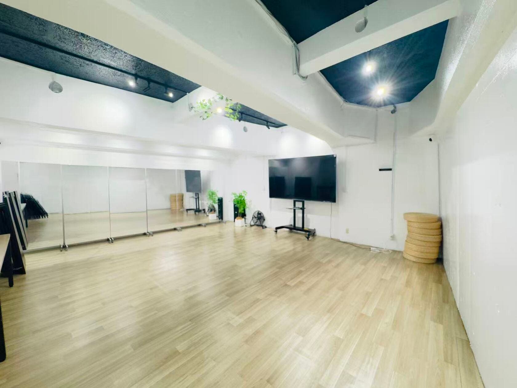 軍艦202｜レンタルスタジオ・音出しOK！楽器・ダンス・演劇・歌唱練習・レッスン・映画鑑賞・ボードゲーム・交流会・ゲーム会対応の写真1