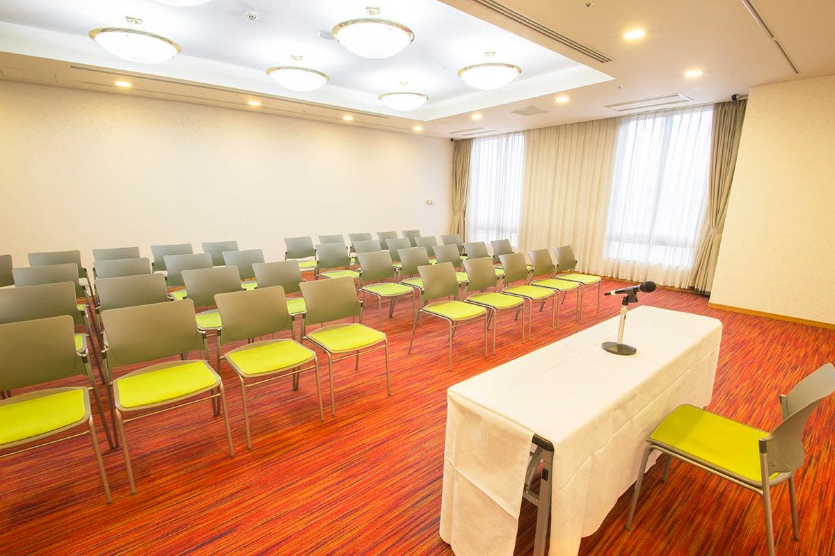 ハートンホール日本生命御堂筋ビル12F大規模セミナー展示会利用に！【ビオラ】の写真2