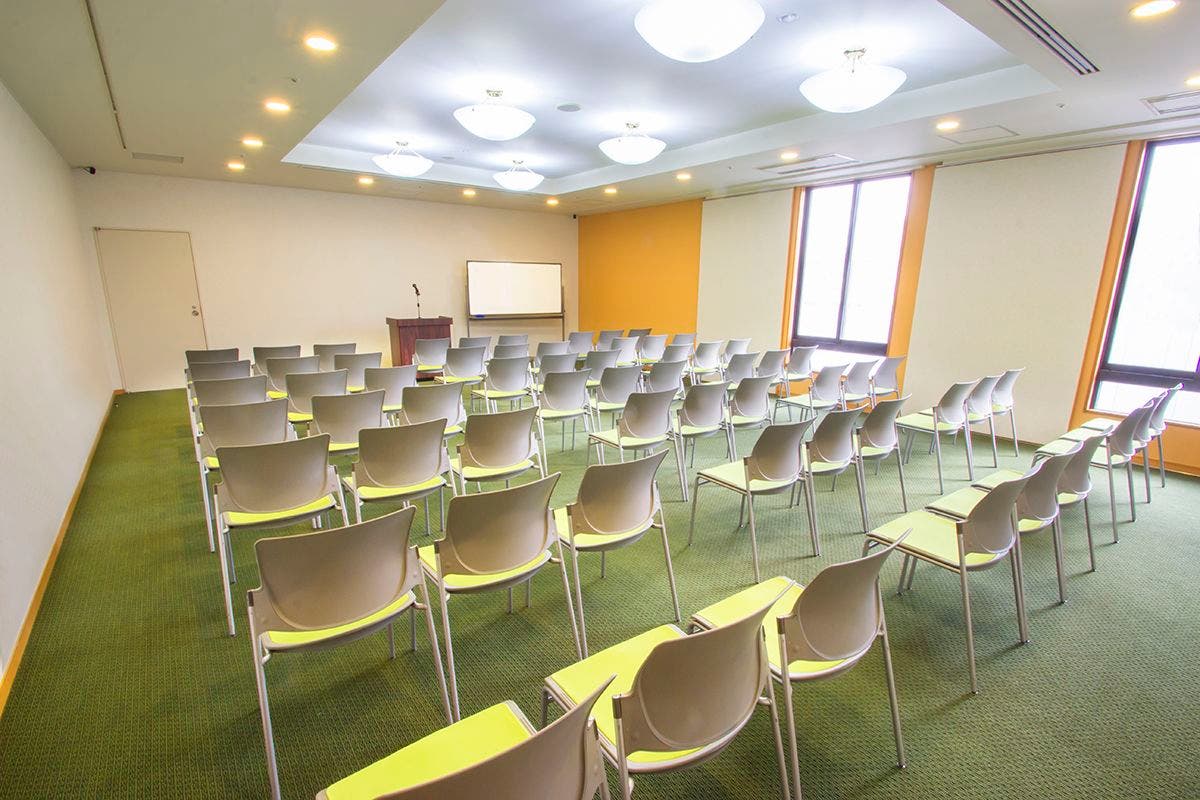 ハートンホール日本生命御堂筋ビル12F大規模セミナー展示会利用に！【タンポポ】の写真1