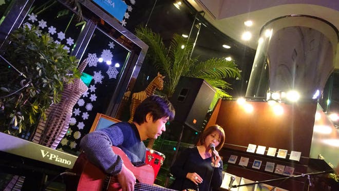 築地・銀座 ライブ設備完備!天井が高く2面がガラス張りの開放感あふれるレンタルスペース!の写真5