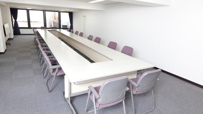 【JR新宿駅徒歩6分!】50名まで入れる、ゆったり大きめの会議室スペース!の写真6