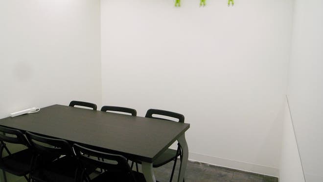 【秋葉原7分/浅草橋4分】着席6名/セミナーや動画撮影向けの会議室/高速Wi-Fi完備の写真1