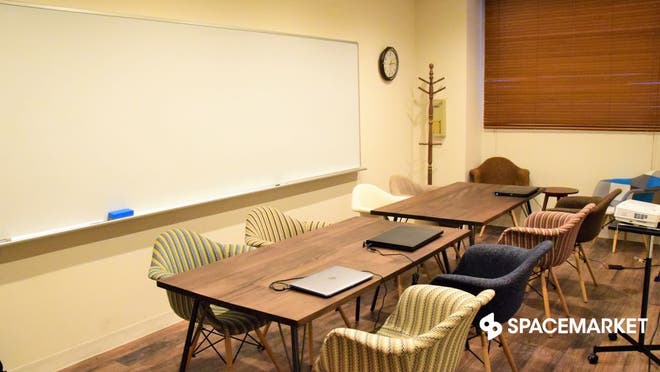 秋葉原・御茶ノ水 人工芝にスタジアムベンチがおしゃれな空間 GrinSpace イベントスペースの写真8