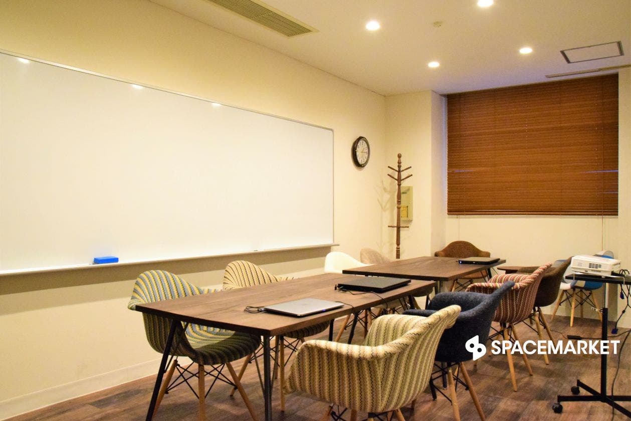 秋葉原・御茶ノ水  人工芝にスタジアムベンチがおしゃれな空間  GrinSpace　イベントスペースの写真5