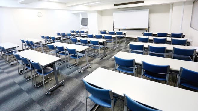 新横浜ホール(第一会議室)新横浜駅徒歩3分/ Wi-Fi(光回線)、プロジェクター備品無料!<換気可>の写真1