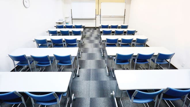 【新横浜駅徒歩3分】新横浜ホール(第三会議室) / Wi-Fi(光回線)、プロジェクター備品無料!<換気可>の写真1