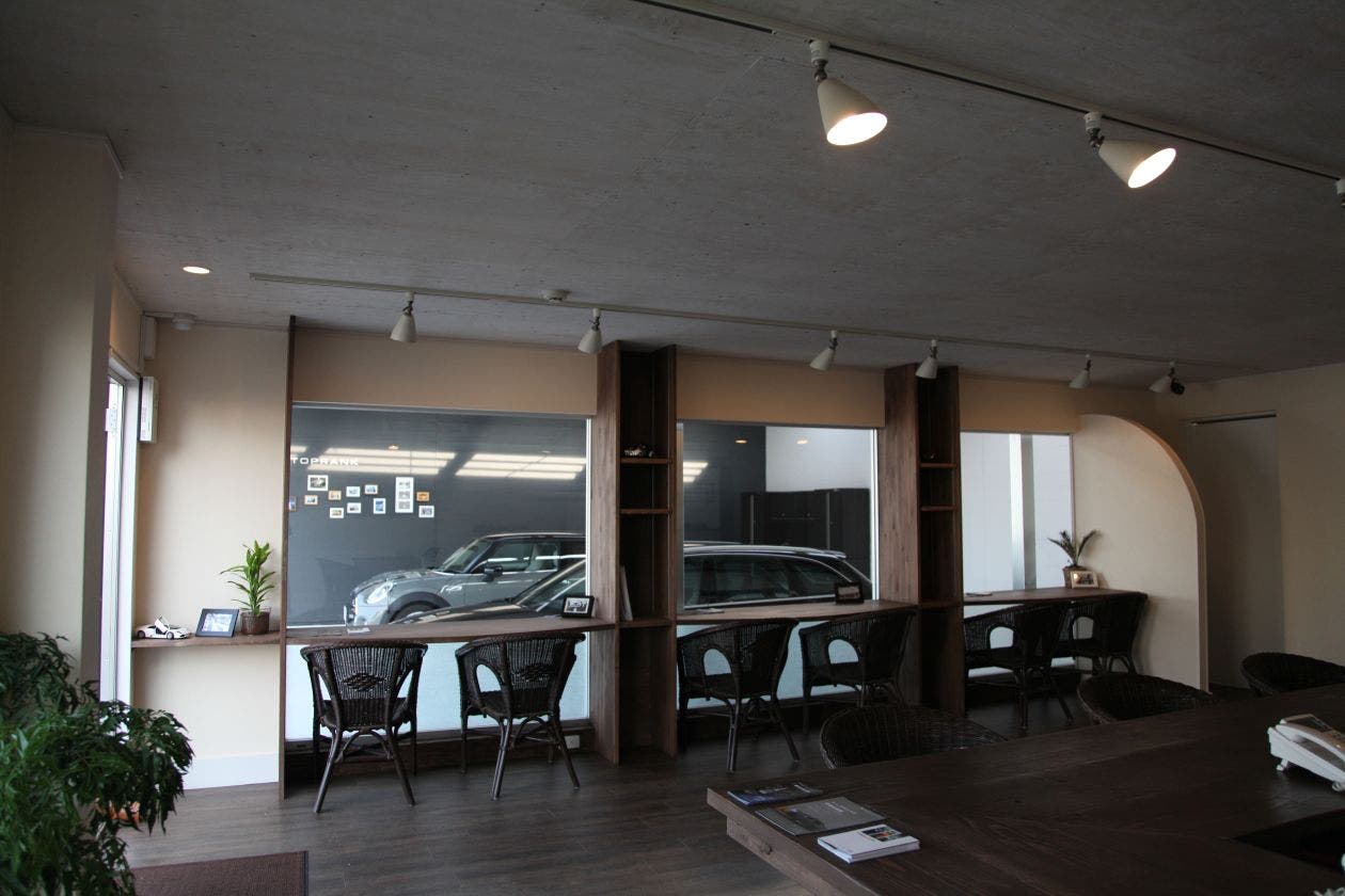 輸入車販売店「トップランク船橋セカンドベース」ロケ地＠千葉県船橋市の写真8