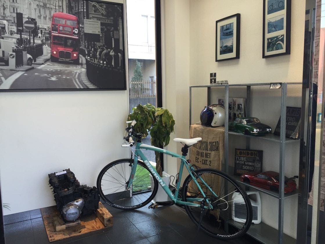 西海岸を彷彿とさせる自動車ショールーム・2Fセミナースペースを使ってイベントや撮影など【整備工場以外の建物部分】の写真5