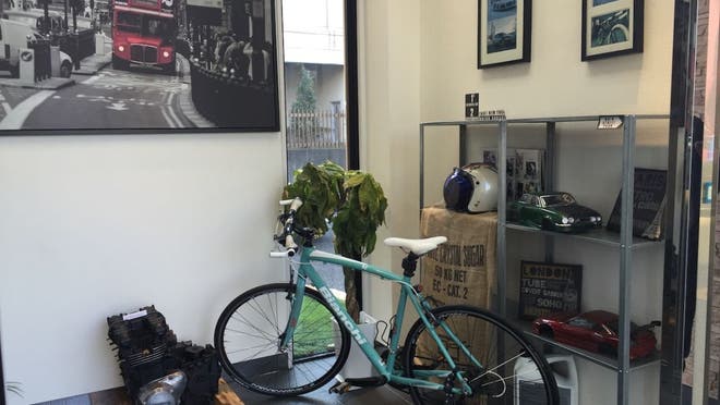 西海岸を彷彿とさせる自動車ショールーム・2Fセミナースペースを使ってイベントや撮影など【整備工場以外の建物部分】の写真5