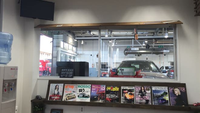 西海岸を彷彿とさせる自動車ショールーム・2Fセミナースペースを使ってイベントや撮影など【整備工場以外の建物部分】の写真6