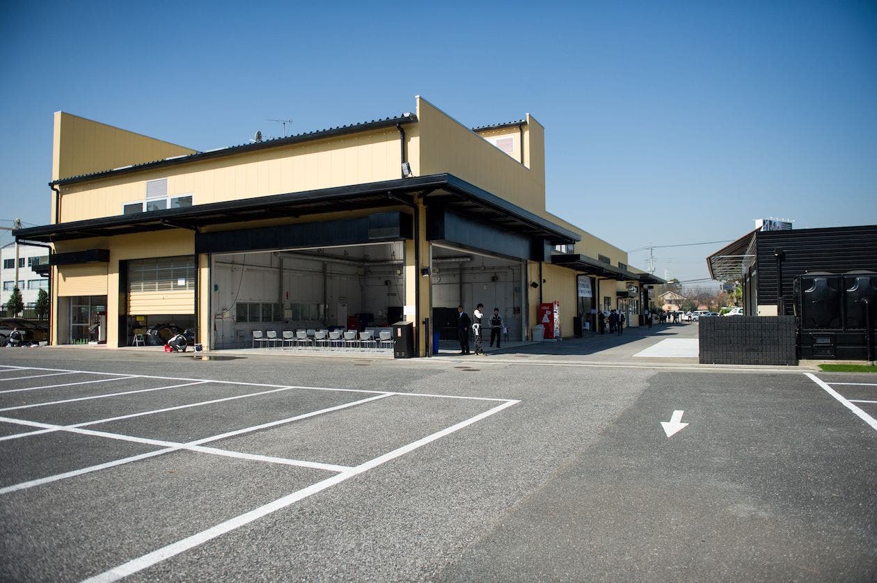 西海岸を彷彿とさせる自動車ショールーム・2Fセミナースペースを使ってイベントや撮影など【整備工場以外の建物部分】の写真16