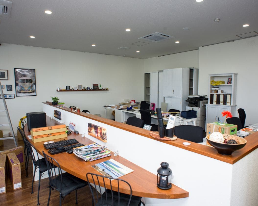 西海岸を彷彿とさせる自動車ショールーム・2Fセミナースペースを使ってイベントや撮影など【整備工場以外の建物部分】の写真18