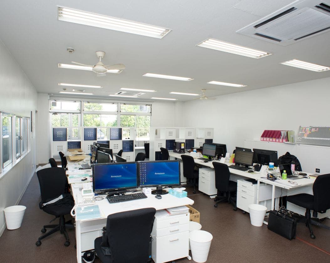 西海岸を彷彿とさせる自動車ショールーム・2Fセミナースペースを使ってイベントや撮影など【整備工場以外の建物部分】の写真19