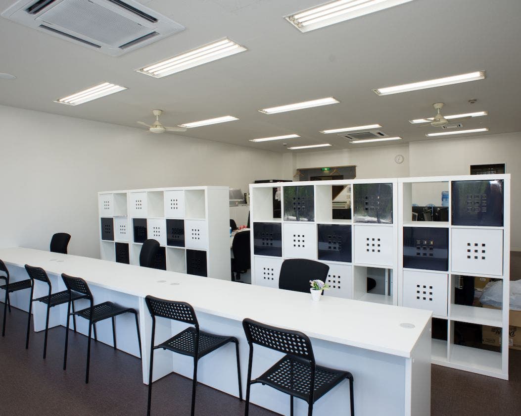 西海岸を彷彿とさせる自動車ショールーム・2Fセミナースペースを使ってイベントや撮影など【整備工場以外の建物部分】の写真20