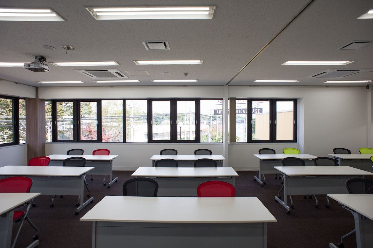 西海岸を彷彿とさせる自動車ショールーム・2Fセミナースペースを使ってイベントや撮影など【整備工場以外の建物部分】の写真22