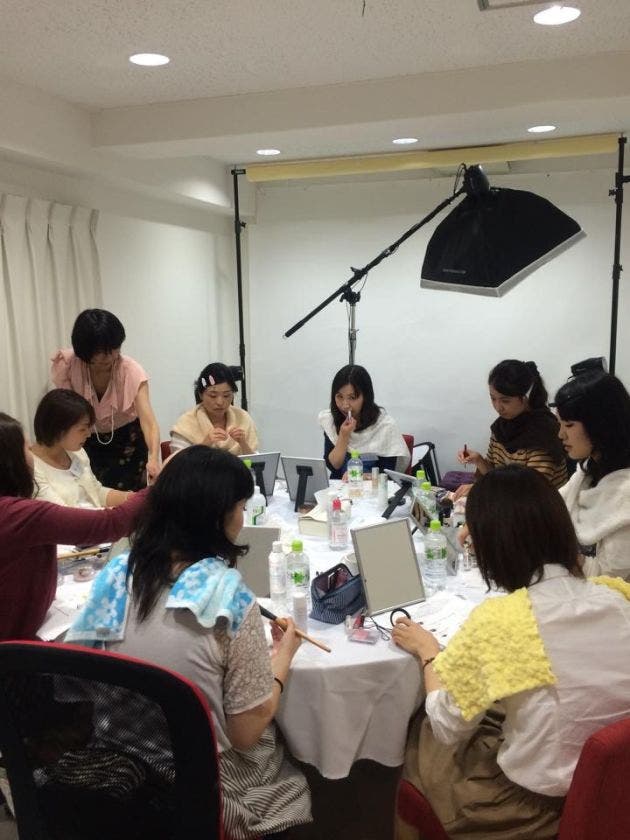 新宿御苑前　充実設備のスタジオ＆メイクルーム　撮影だけでなくセミナーなどにも幅広く使えます！の写真8