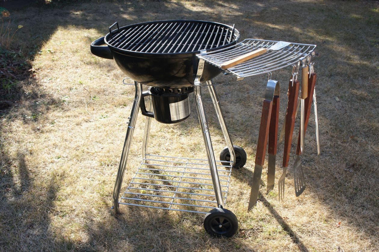 庭でのバーベキュー＋リノベーションを施したリビングダイニング（OPでキッチン使用可でもおくつろぎいただけるパッケージの写真6