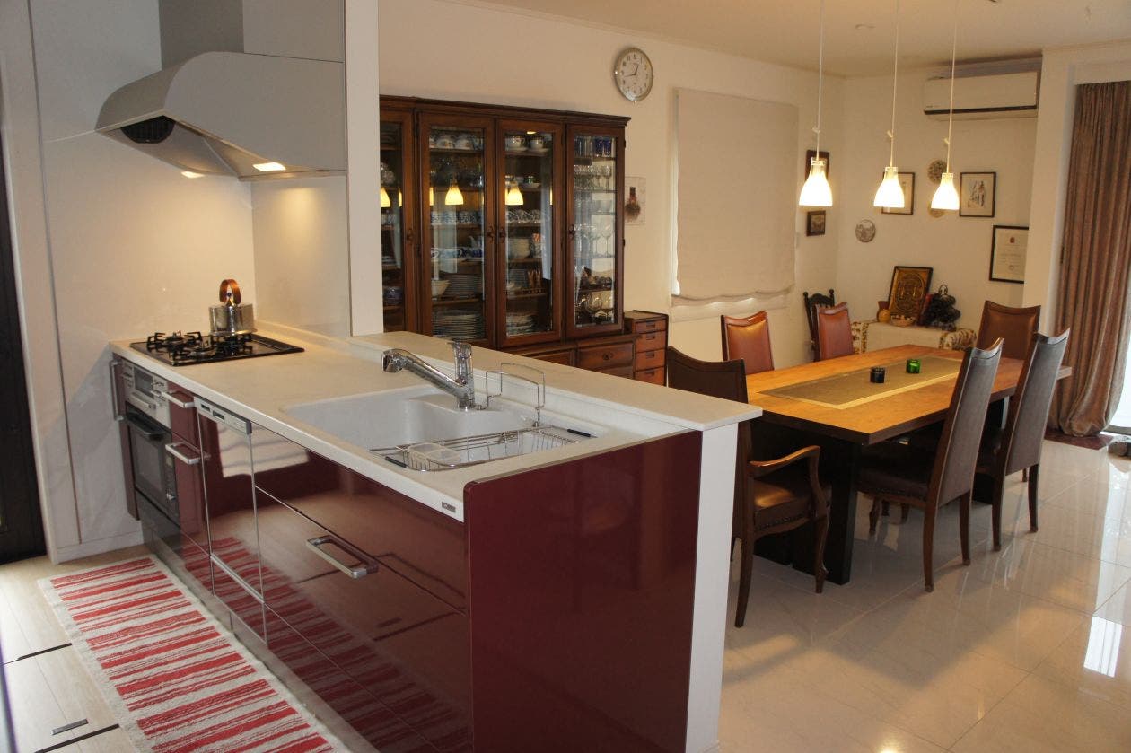 庭でのバーベキュー＋リノベーションを施したリビングダイニング（OPでキッチン使用可でもおくつろぎいただけるパッケージの写真11