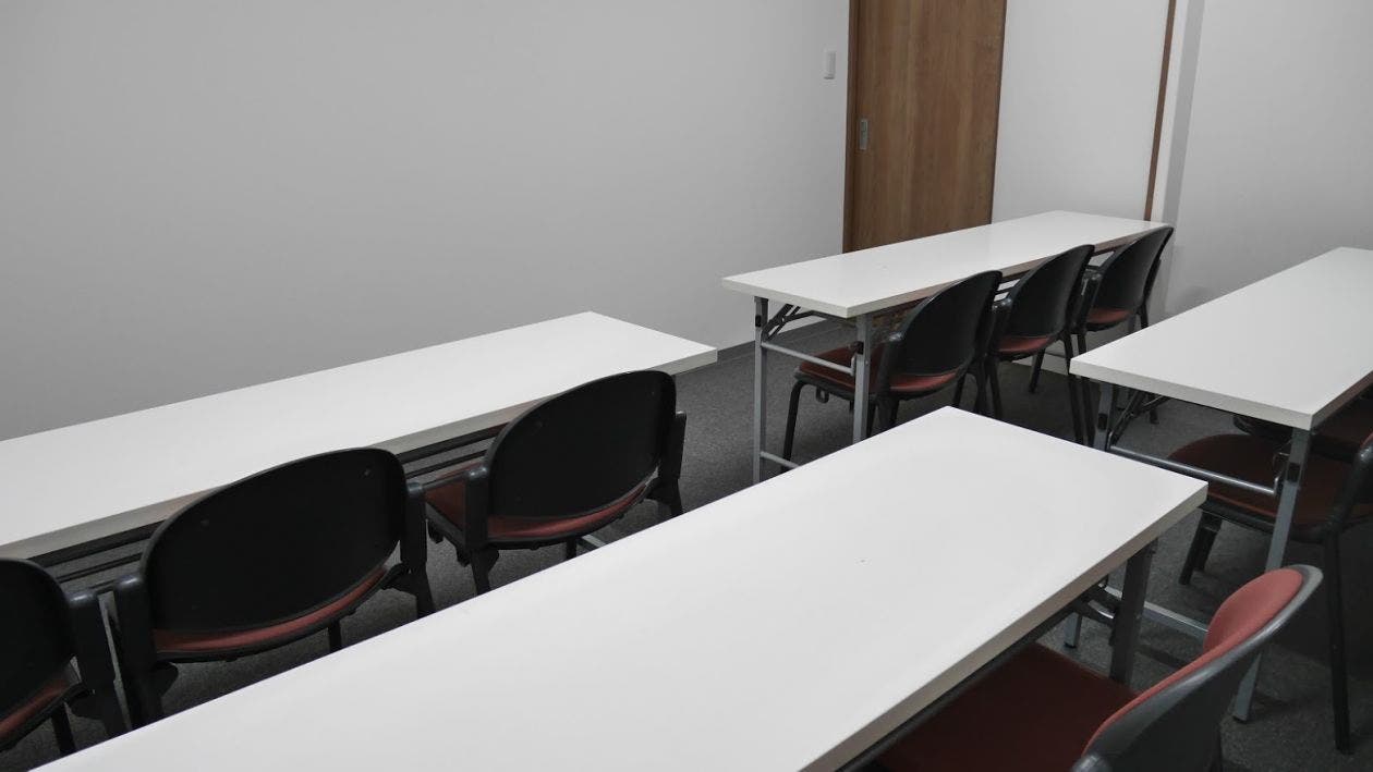 【大宮】レッスンやランチミーティングにも！静かで清潔感のある小会議室(12名様)の写真5