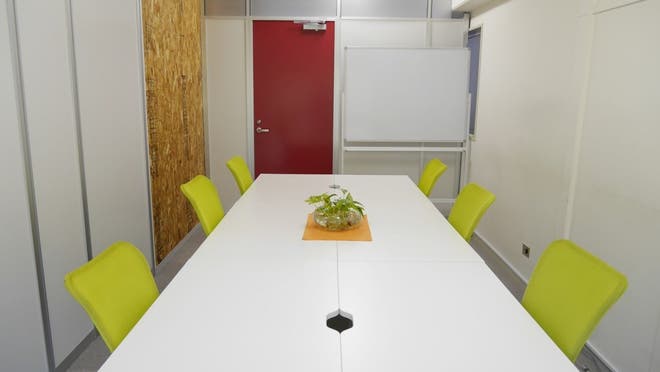 五反田駅5分!コンパクトで使いやすいポップな会議室/会議室Bの写真2